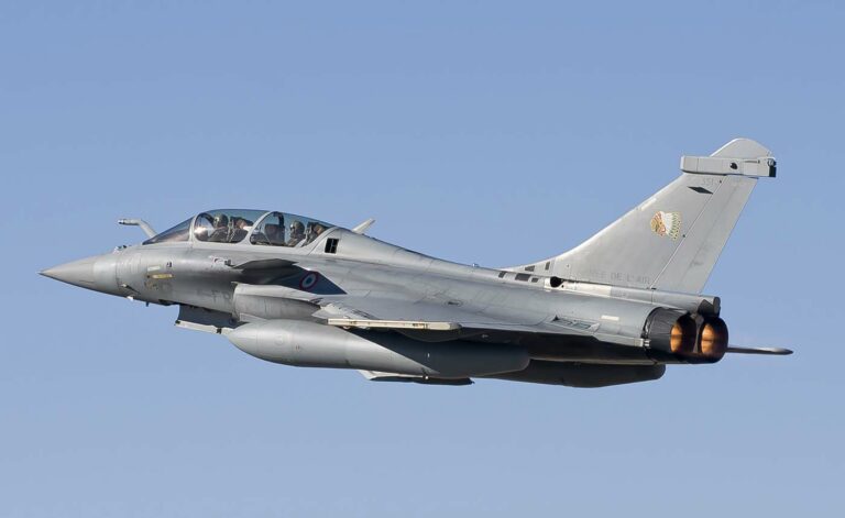 Eurofighter Typhoon vs. Dassault Rafale - War Wings Daily