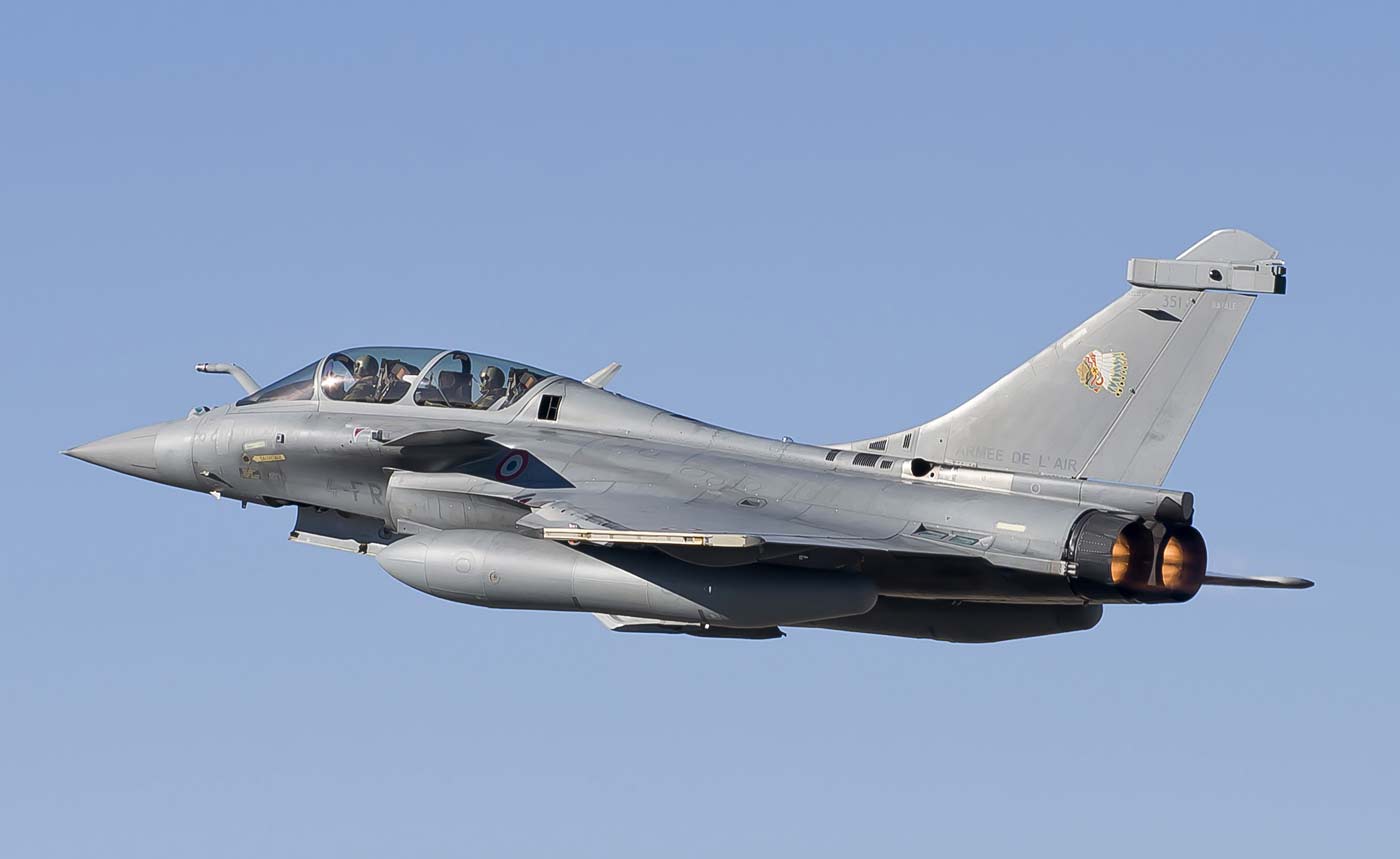 Eurofighter Typhoon vs. Dassault Rafale - War Wings Daily