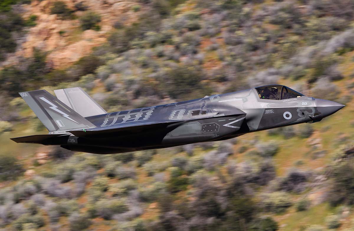 Stealth fighter jets - War Wings Daily