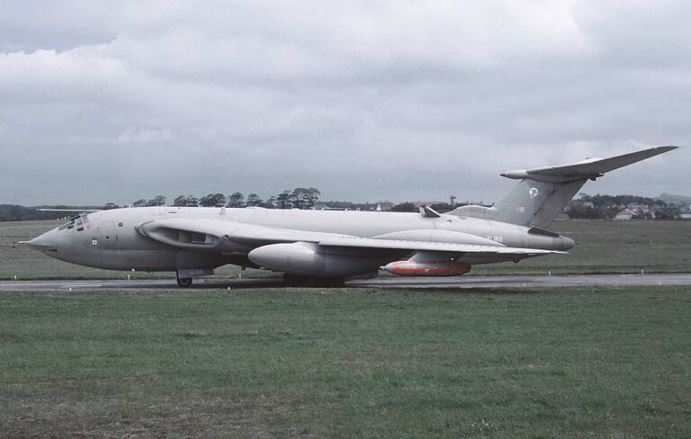 Handley Page Victor - War Wings Daily