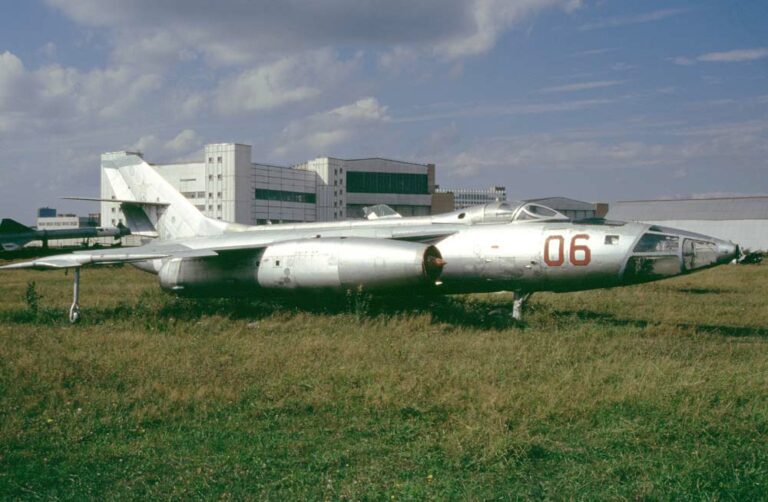 Yakovlev Yak-28 (Brewer/Firebar) - War Wings Daily