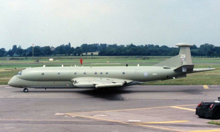 BAe/Hawker Siddeley Nimrod - War Wings Daily