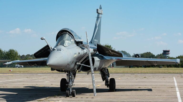 Fighter aircraft operating costs per flight hour
