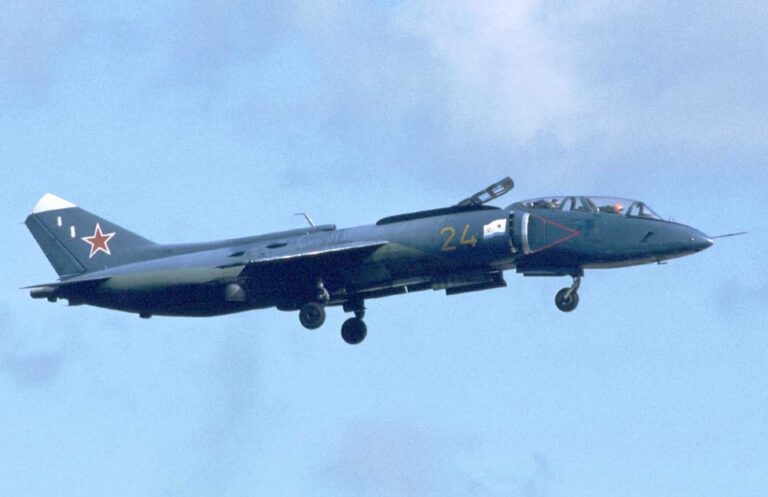 Yakovlev Yak-38 (Forger) - War Wings Daily