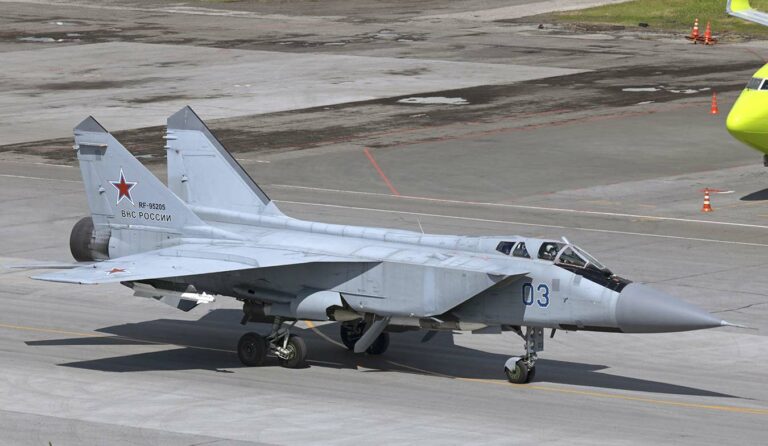 Mikoyan MiG-31 Foxhound - War Wings Daily