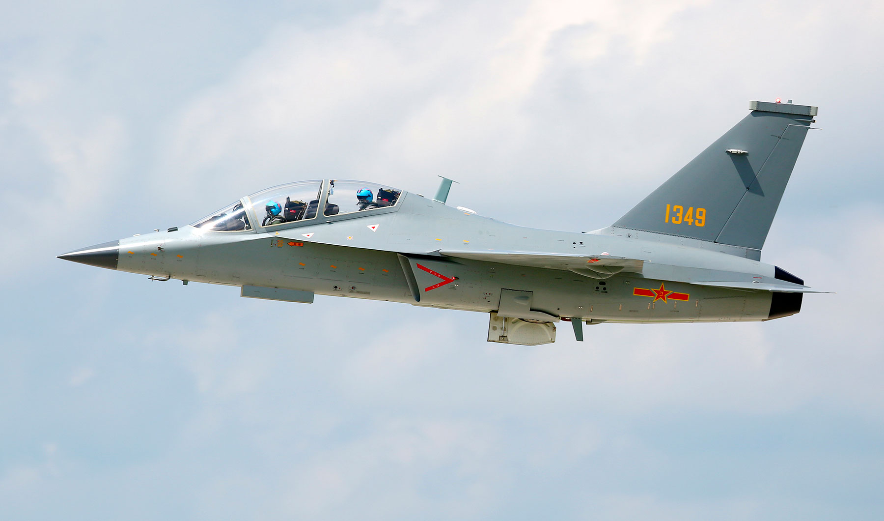 Hongdu JL-10 / L-15 Falcon - War Wings Daily