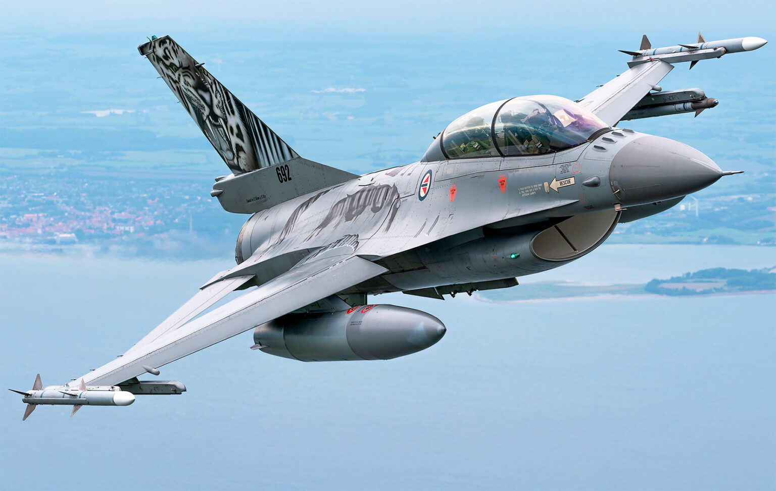 Lockheed Martin F-16V (Viper) - War Wings Daily