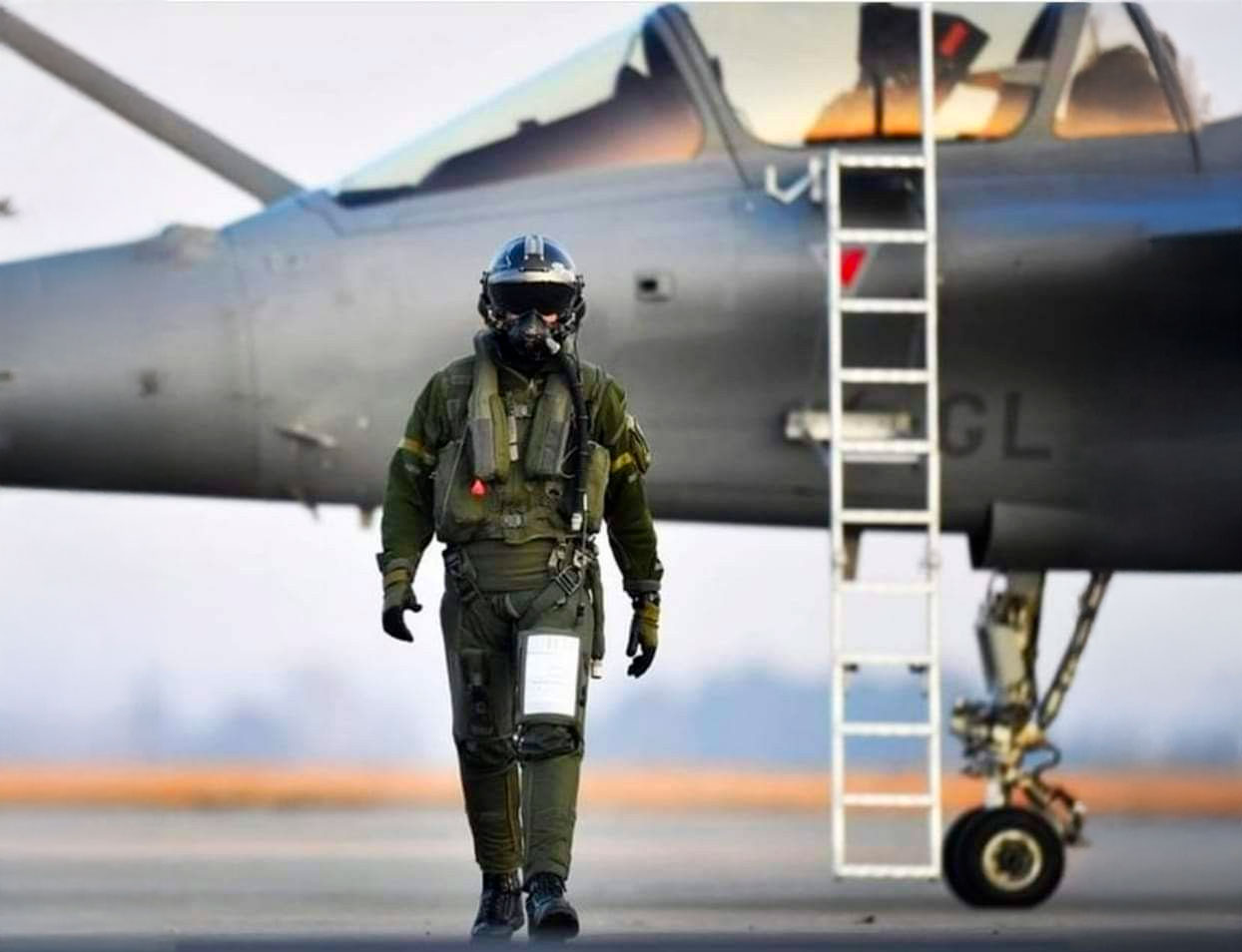 Comparison of fighter pilots’ annual flying hours