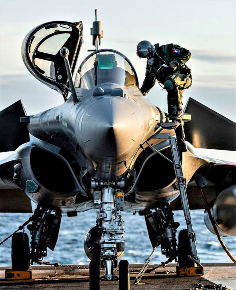 Close Air Combat Training for Fighter Pilots