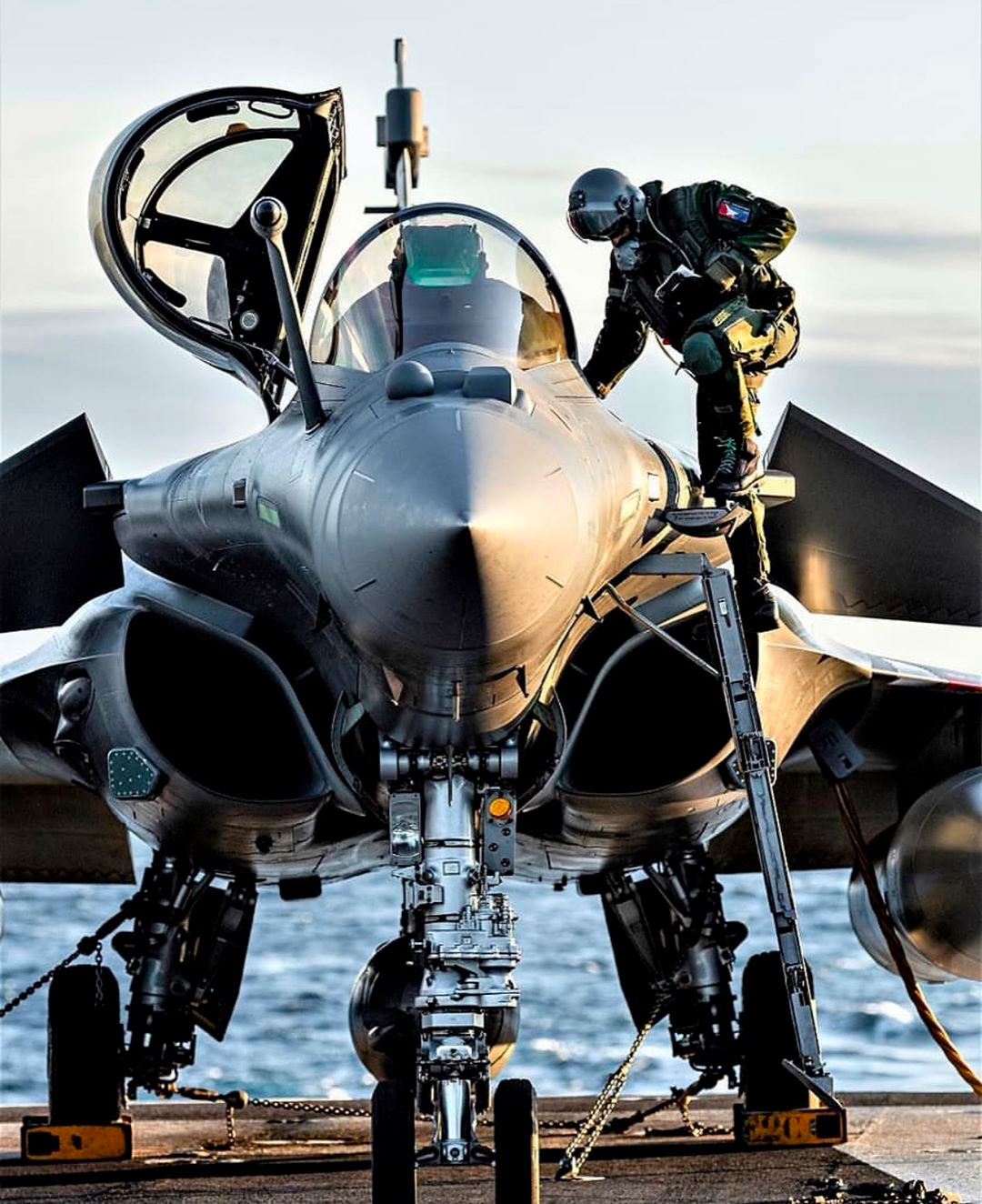 Close Air Combat Training for Fighter Pilots