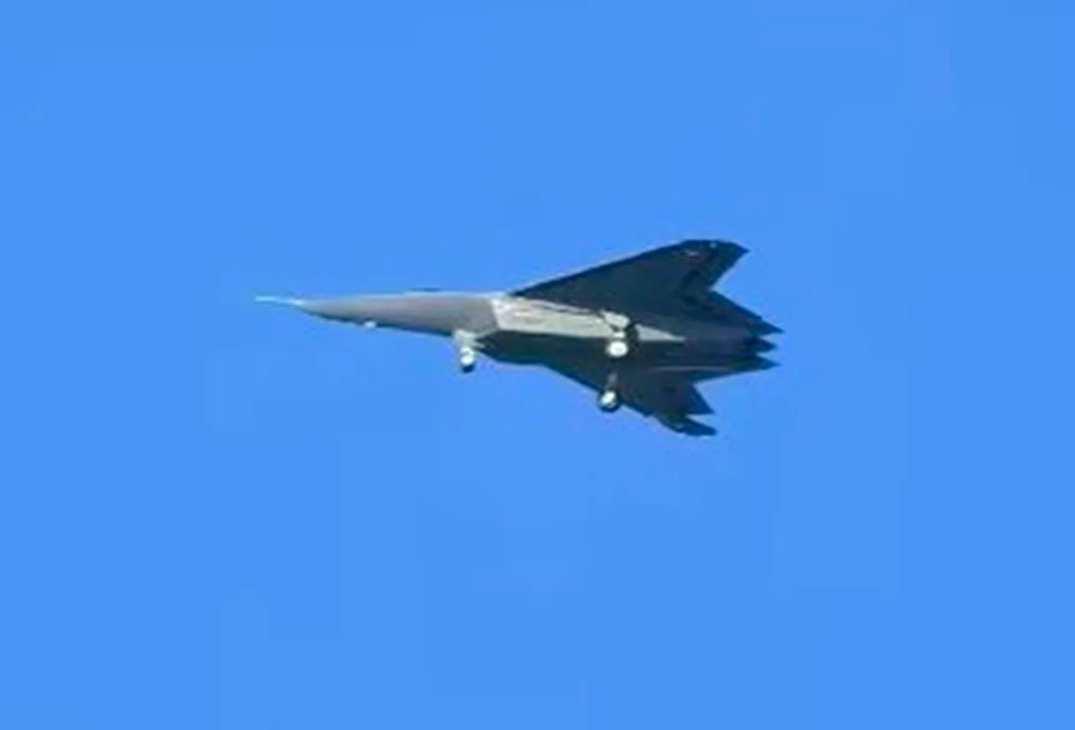 New images of the Chinese J-50 stealth fighter