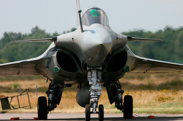 Infrared and electro-optical sensors in fighter aircraft