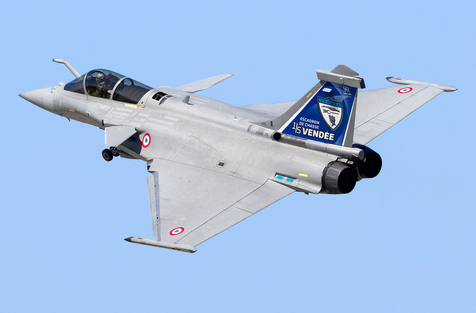 Multi-role aircraft: marketing myth or real operational superiority?