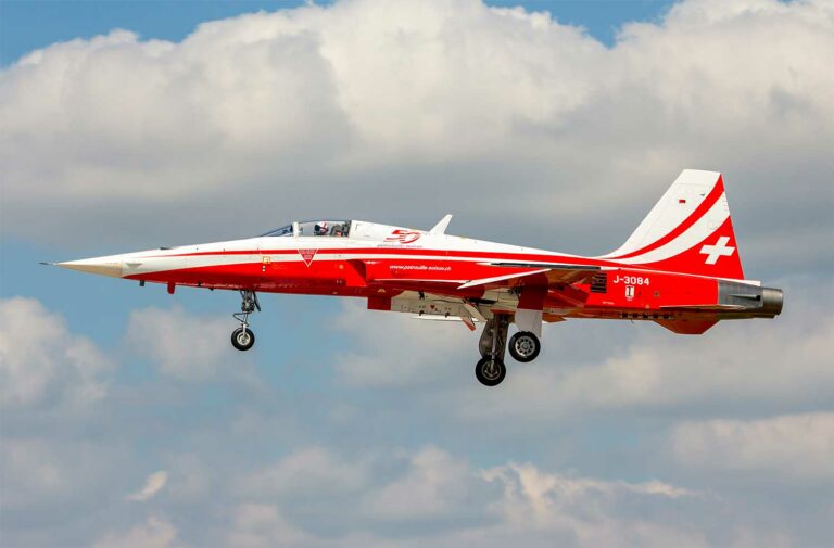 Switzerland delivers 22 F-5 Tiger II to the US Marines to modernize its ...
