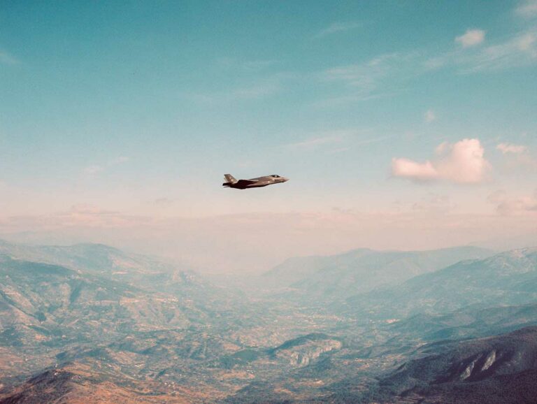 How long can the F-35 fly without being connected and updated?